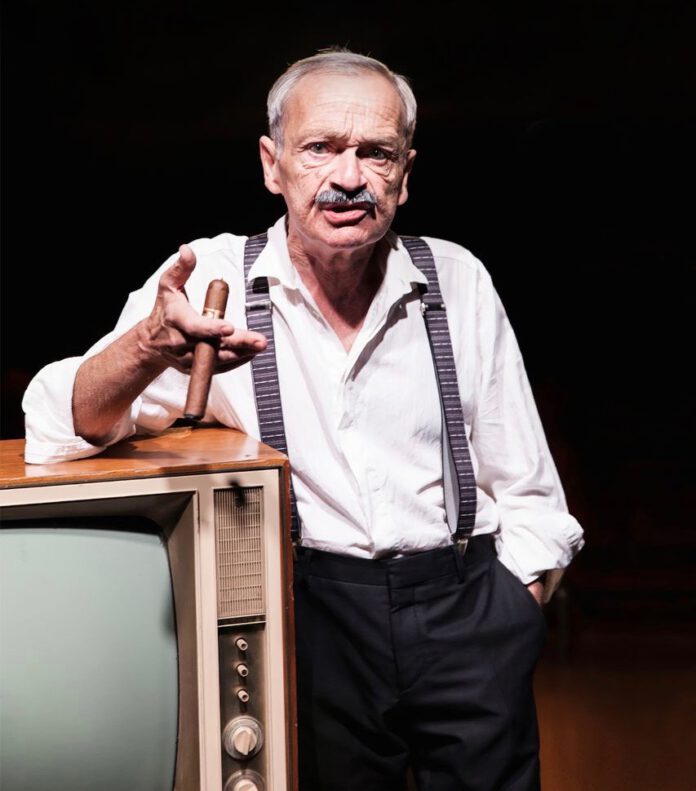 Das Lästermaul der Nation ist wieder da! - "Ekel Alfred" von Wolfgang ...