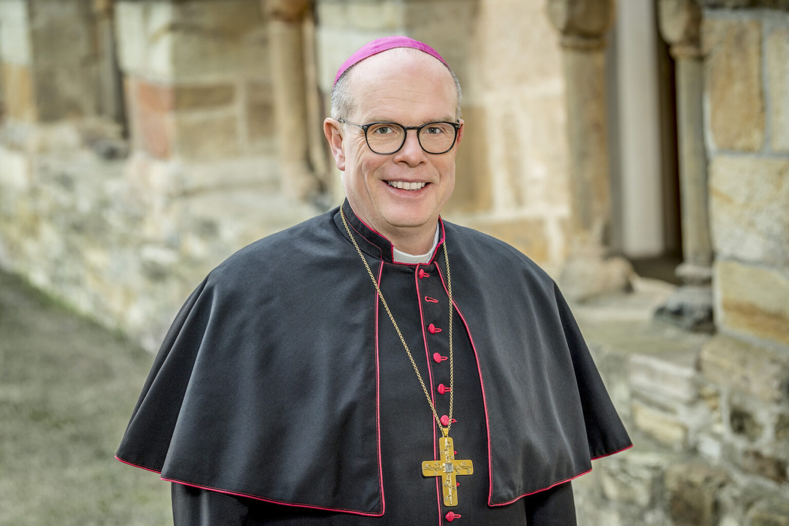 Domkapitel wählt Weihbischof Johannes Wübbe zum Diözesanadministrator ...